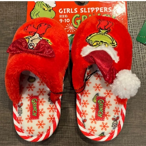 Shoes | Nwt Grinch Slippers | Poshmark
